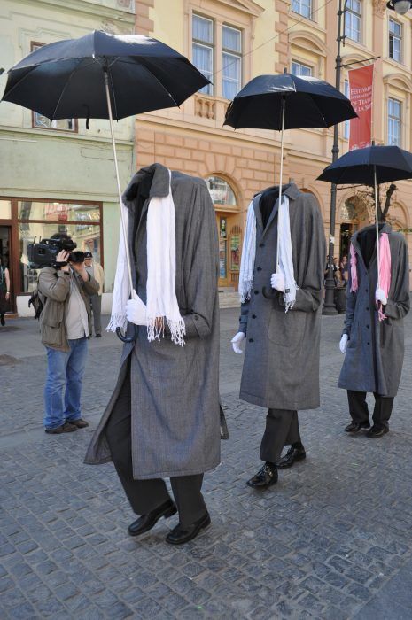 Walkacts - The Headless - Street Theatre and Animation